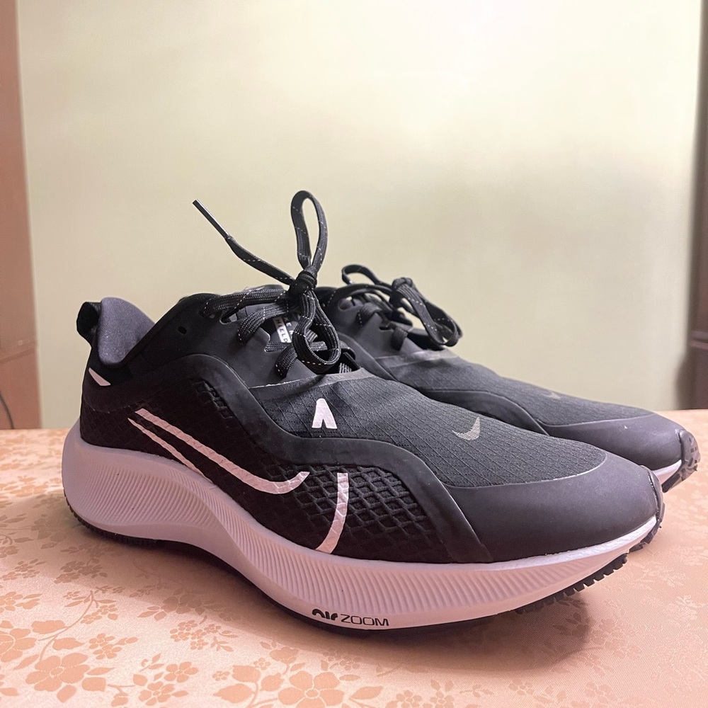 Black Nike Run Shield - Gem